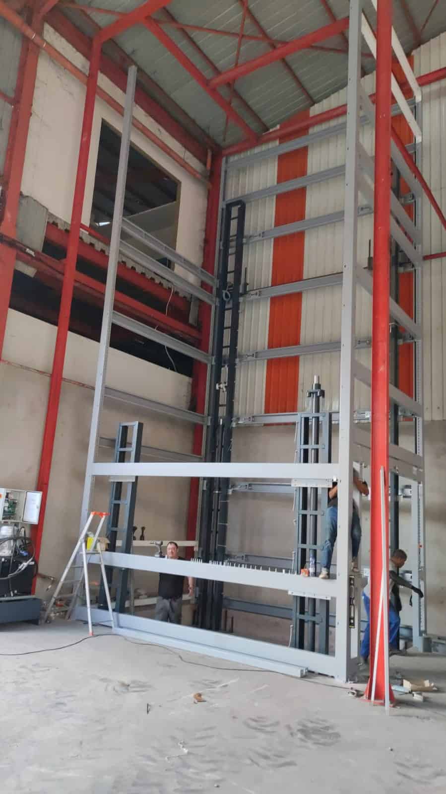 Monte-charge installé au Congo - MEMORIC PRESENCE