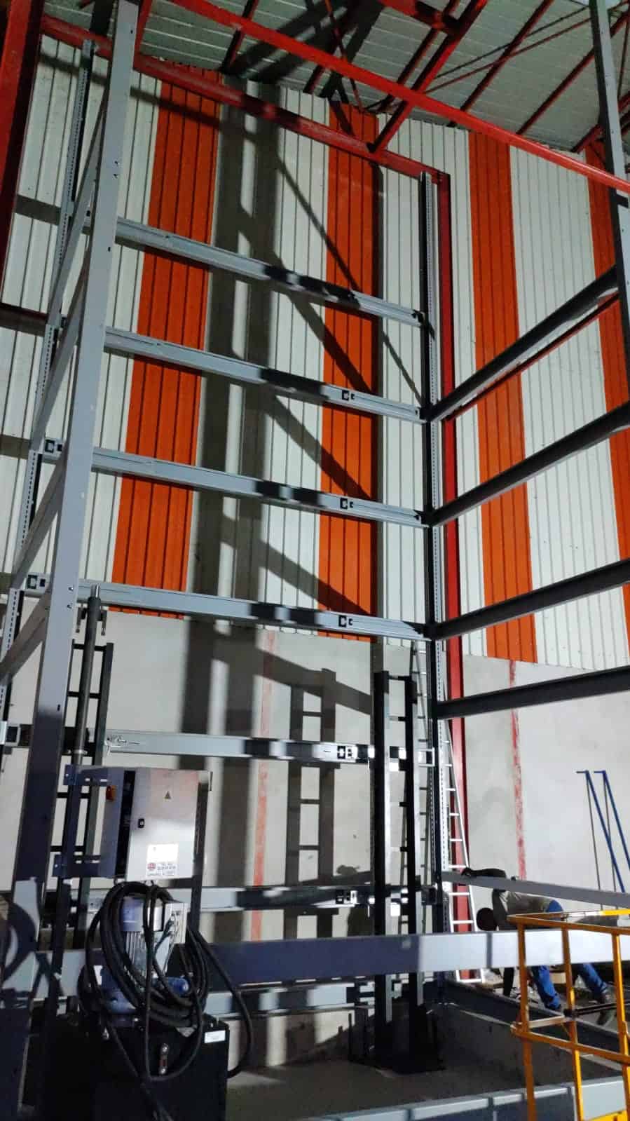 Monte-charge installé au Congo - MEMORIC PRESENCE